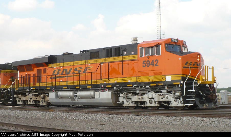 BNSF 5942